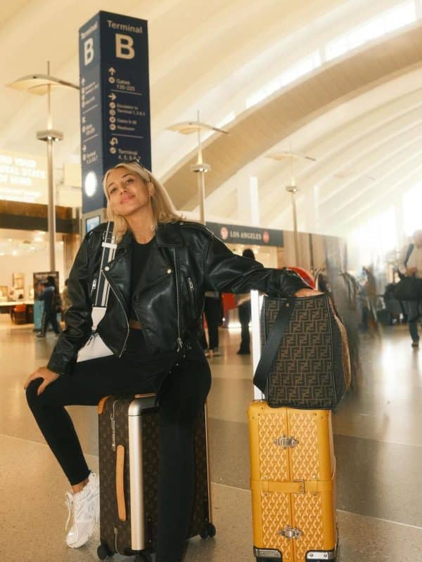 Model Roz is in Dubai And We’re Obsessed With Her Flying Fit