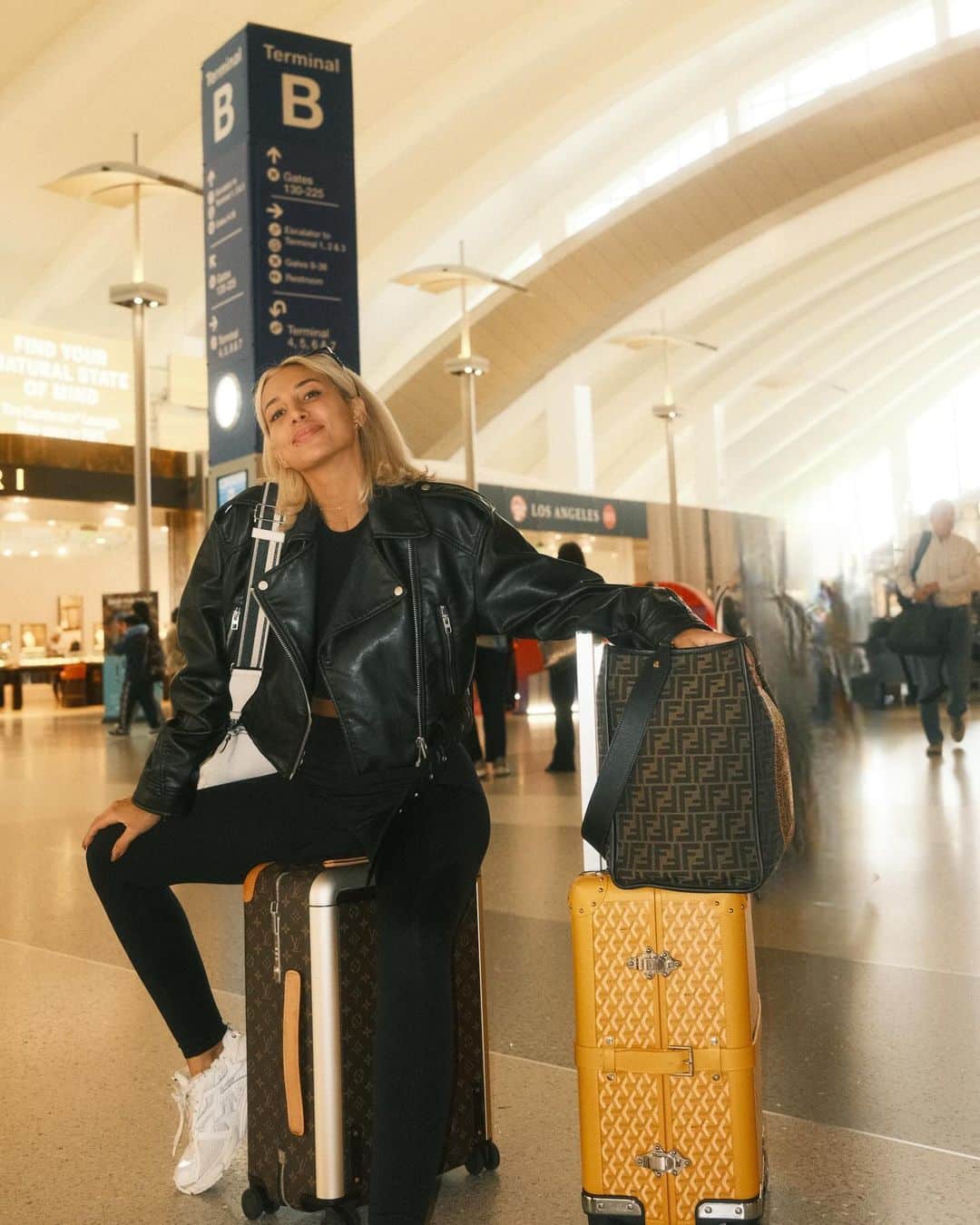 Model Roz is in Dubai And We’re Obsessed With Her Flying Fit