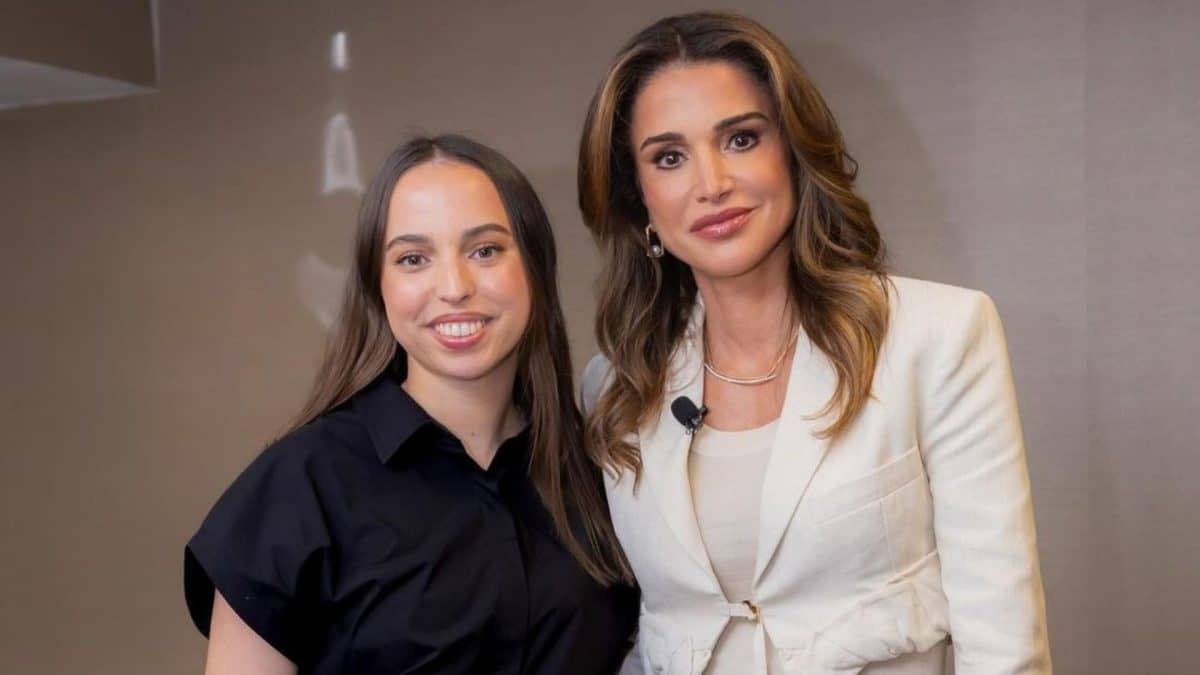 Queen Rania Shares A Sweet Moment With Princess Salma