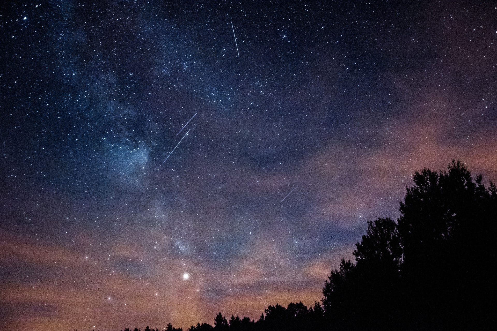 How To Watch A Daytime Meteor Shower In The UAE