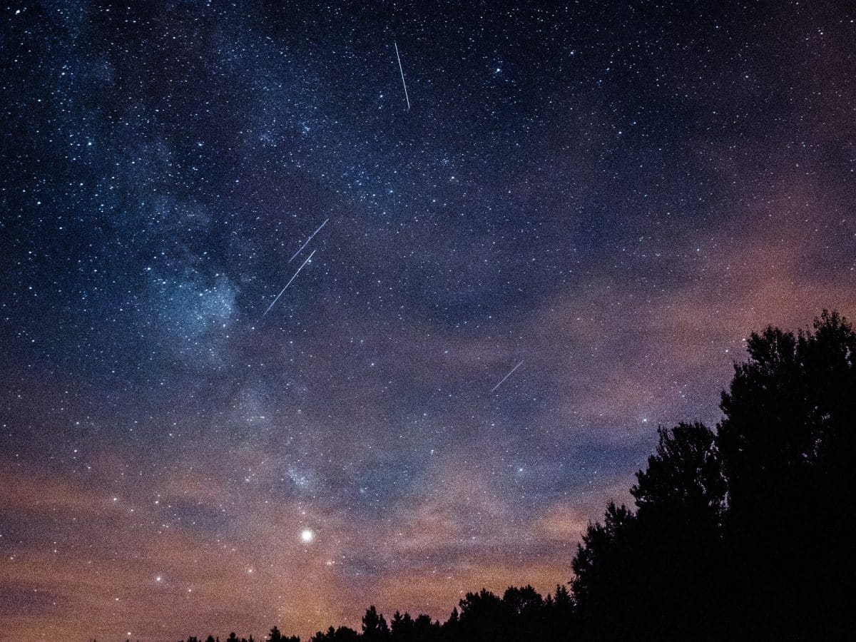 How To Watch A Daytime Meteor Shower In The UAE