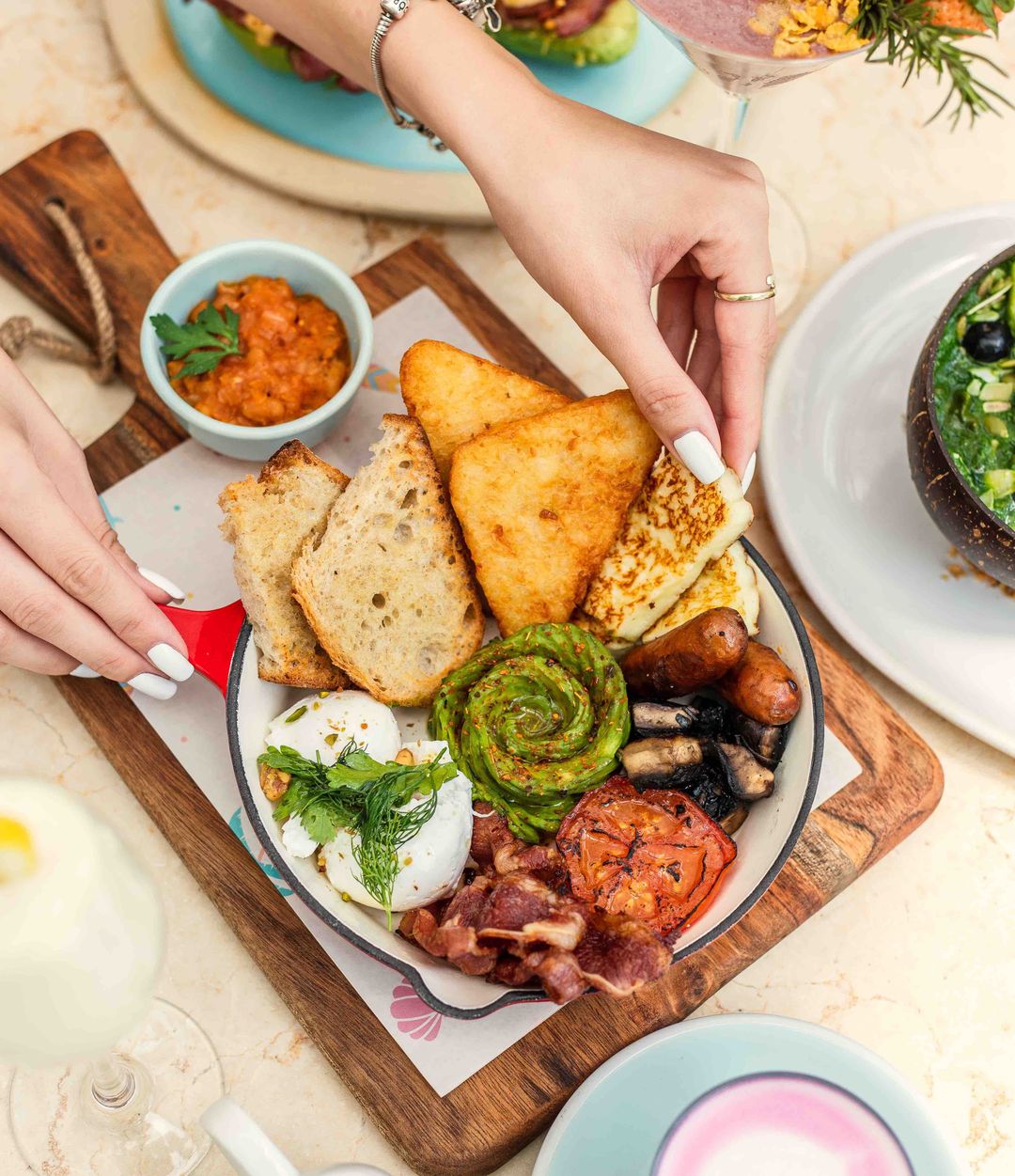 16 Best Breakfast Spots in Dubai: Where To Go With The Girls