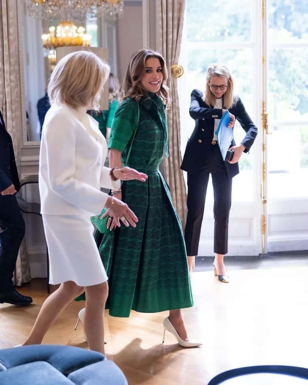 In Pictures: Queen Rania Stuns in Elie Saab During Official Paris Visit ...