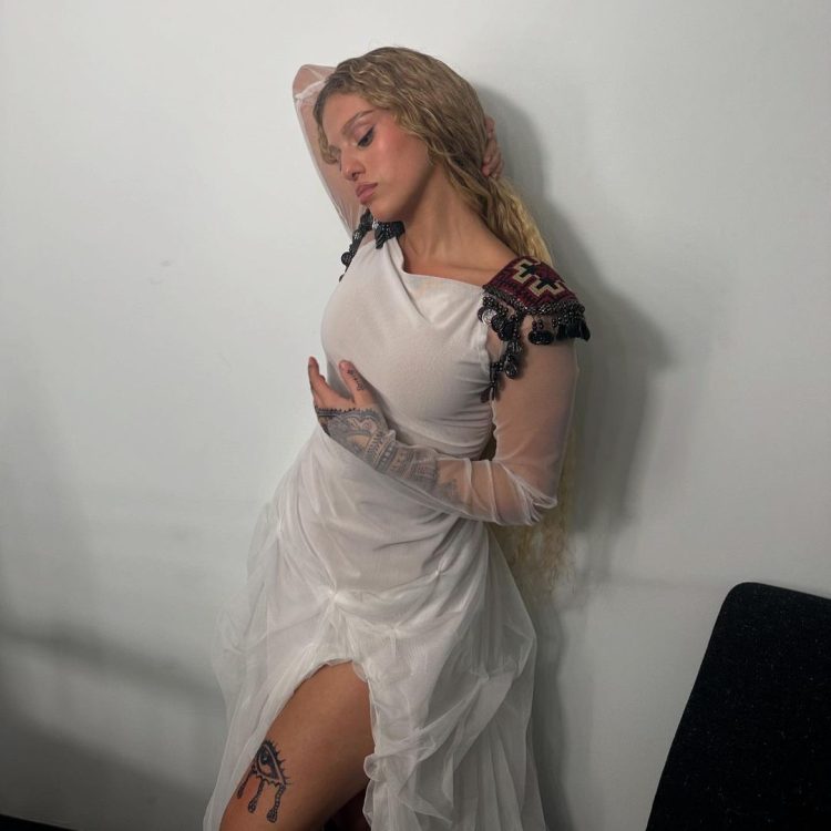 Elyanna Makes Her Debut On Saturday Night Live